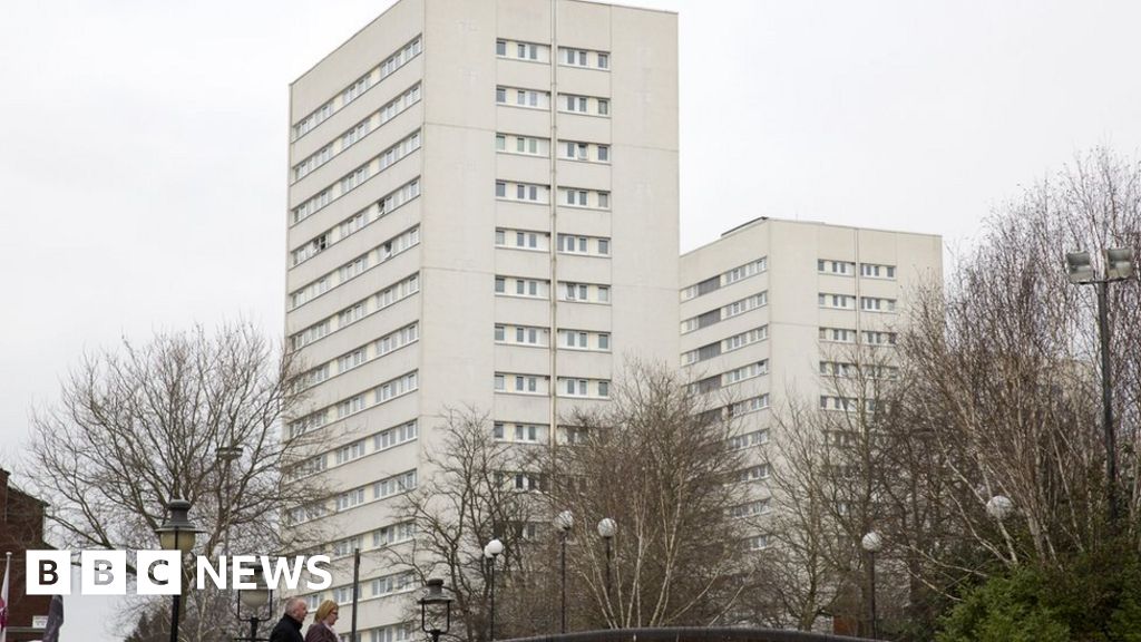 Birmingham tower blocks have no central fire alarm - BBC News