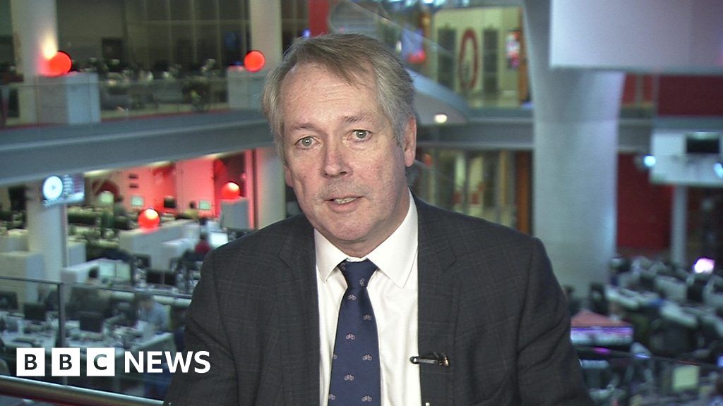 Coronavirus: Widespread transmission in UK 'highly likely'