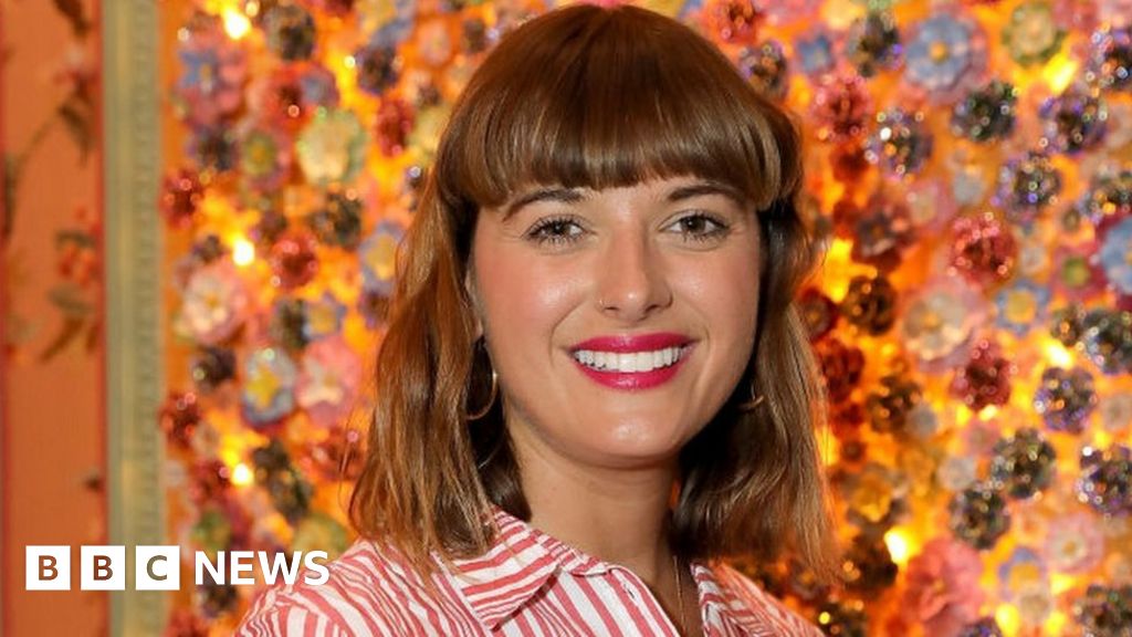 Instagram influencer behind 'bullying' anonymous account - BBC News