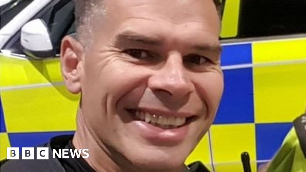 Sgt Harry Tangye 'fed up with drug addicts' Twitter row - BBC News