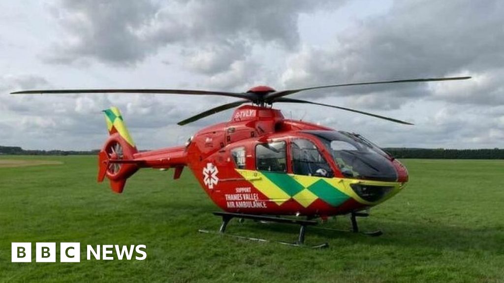 Thames Valley Air Ambulance unveils new helicopter - BBC News