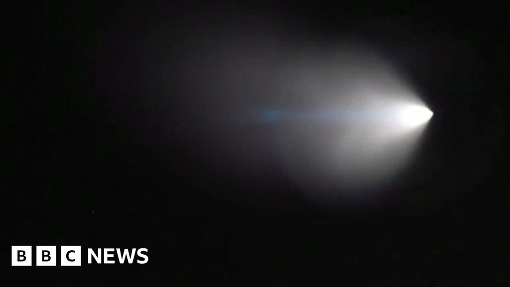 Spooky skies as missile fired off California coast - BBC News