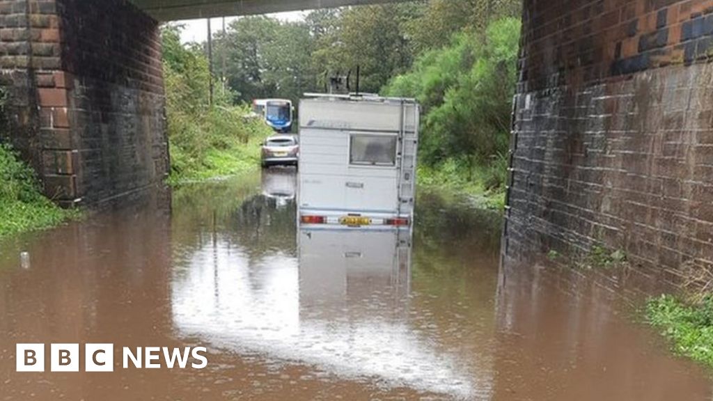 Travel troubles as Storm Francis sweeps in across Scotland - BBC News