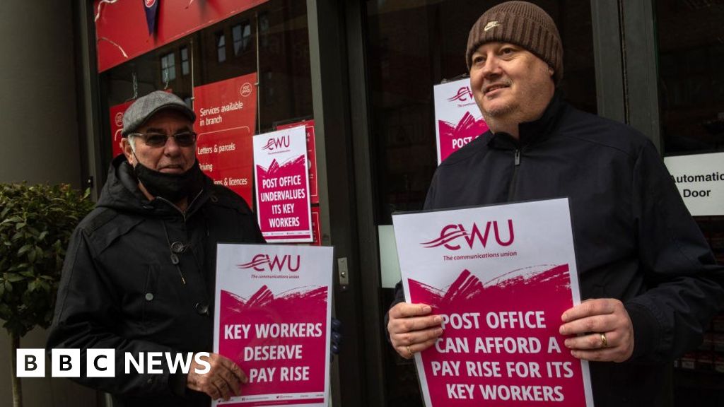 Post Office workers to strike over pay - BBC News