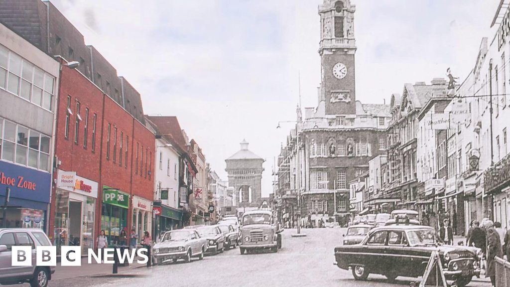 Colchester: Oldest recorded town photographed then and now - BBC News