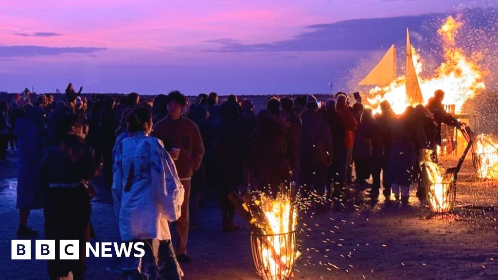 Morecambe Bay cockling tragedy victims remembered 20 years on - BBC News