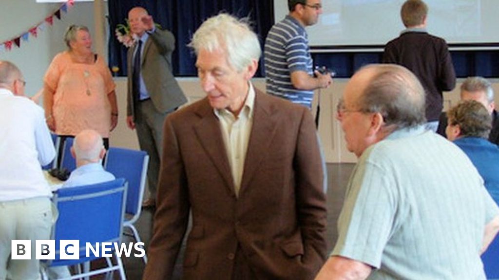 Charlie Watts: Devon village remembers its resident Rolling Stone - BBC ...