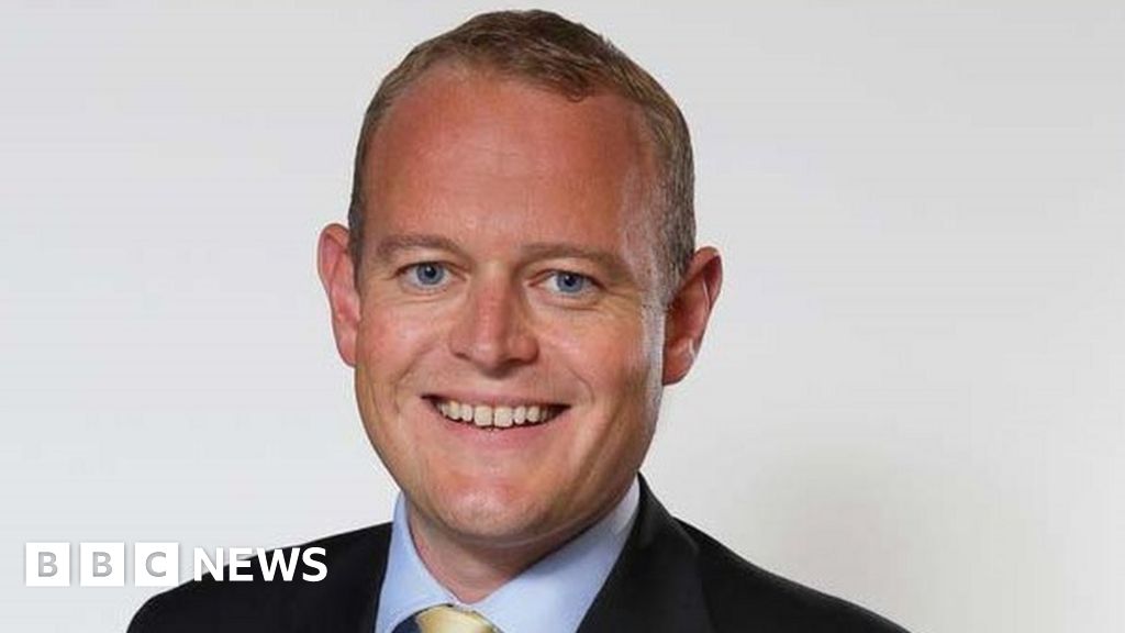 Alex Hynes named as new ScotRail Alliance managing director - BBC News