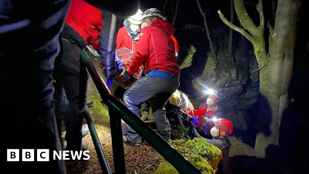 Teenager rescued after falling into gorge near Keith - BBC News