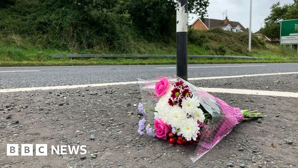 Craigavon: Motorcyclist dies after collision with car - BBC News