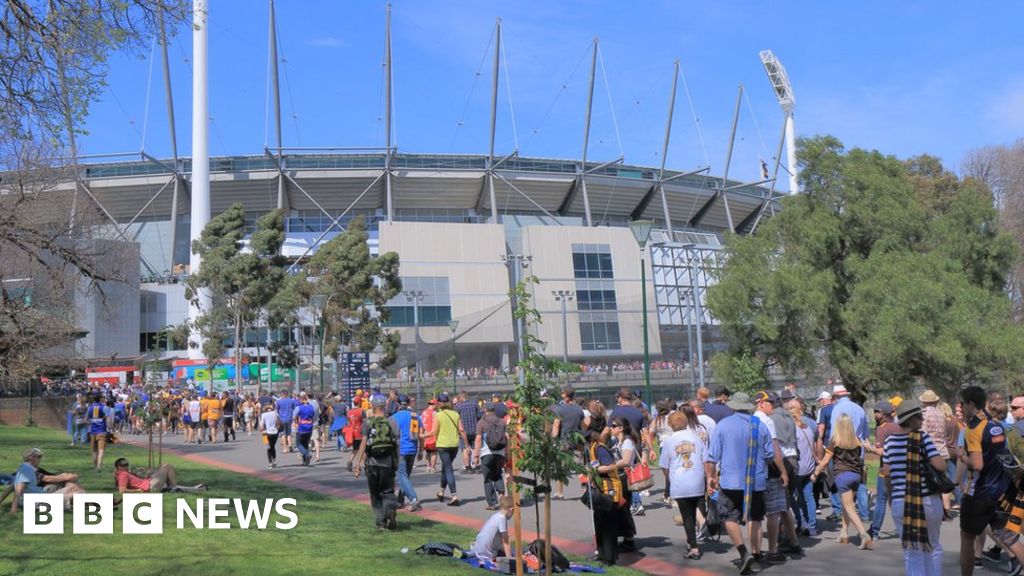 Australia's MCG bans parking over security concerns - BBC News