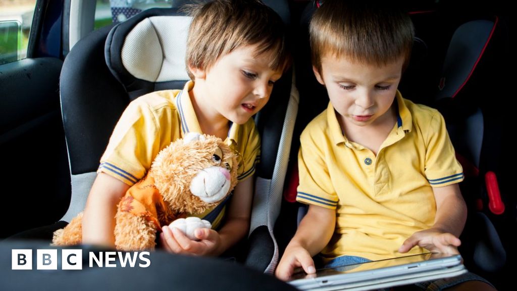 Seven ways to survive a 14-hour traffic jam - BBC News