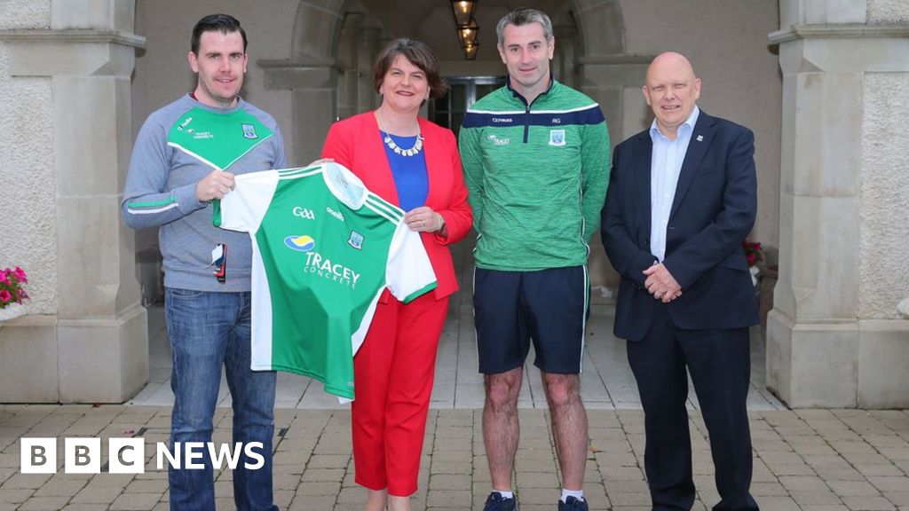 Foster meets Fermanagh GAA team ahead of Ulster final - BBC News