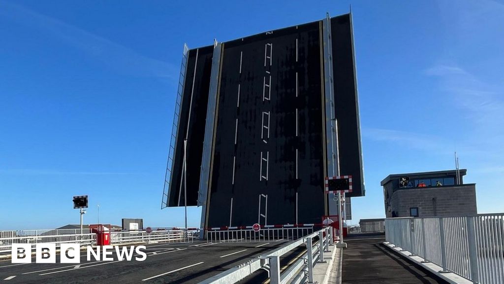 Herring Bridge: New Great Yarmouth crossing suffers technical fault ...