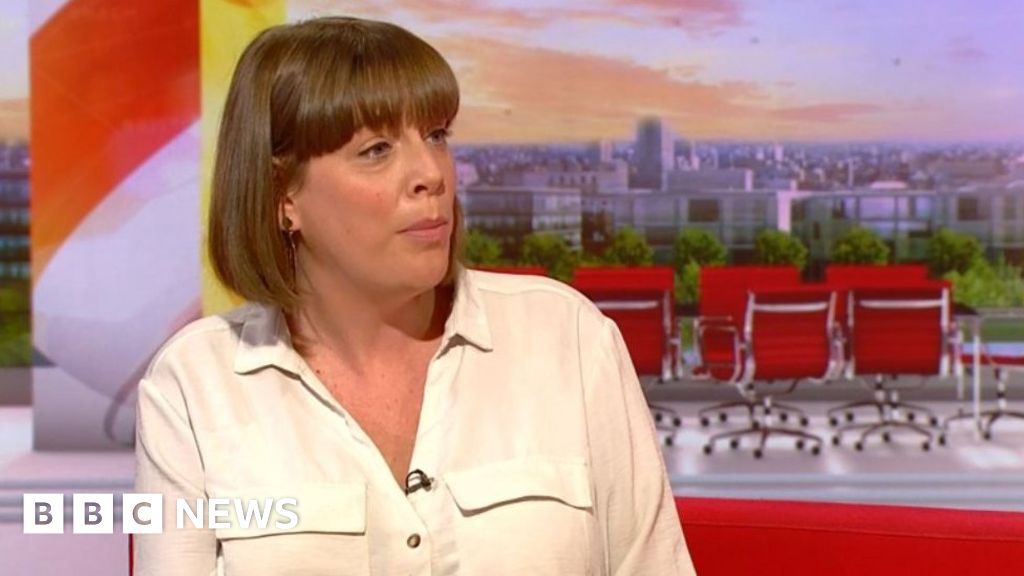 Jess Phillips abuse: Police called to MP's home three times - BBC News