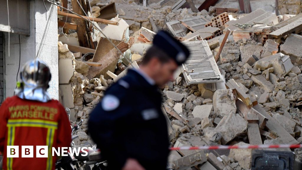 Marseille building collapse: Bodies found as search continues - BBC News
