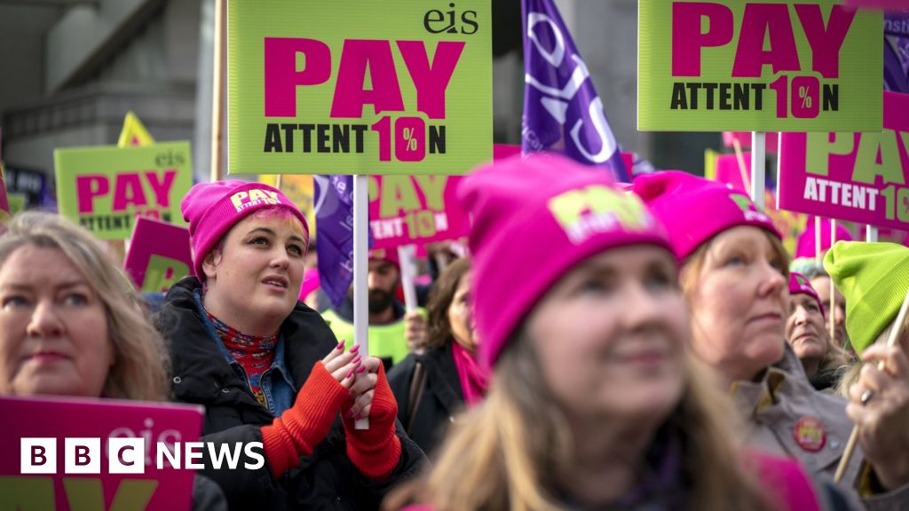 School closure impact of teacher strike spreads - BBC News