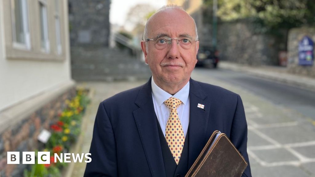 Review of big Guernsey States projects launched - BBC News