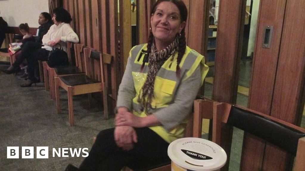 Redcar remember volunteer Lynne Freeman at vigil - BBC News