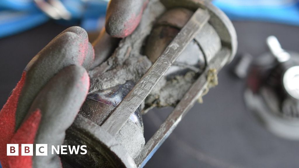 HMS Invincible shipwreck's latest artefacts revealed - BBC News
