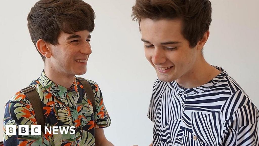 Twitter: 'My boyfriend died but I still like to read his tweets' - BBC News