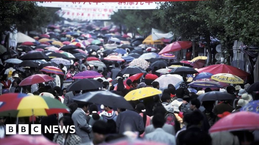 Why millions of Chinese are becoming official - BBC News