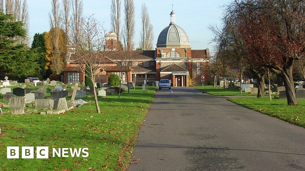 Reading's burial plots will run out by 2029, council warns - BBC News