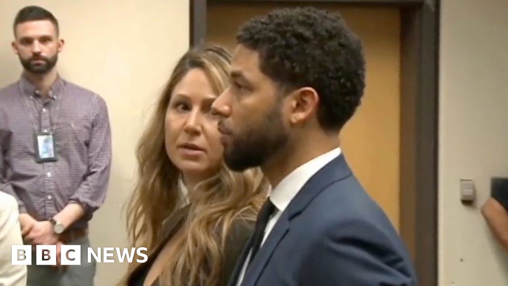 Jussie Smollett: Actor pleads not guilty in Chicago court