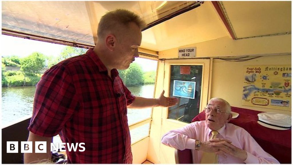 Terry Christian talks to elderly buyers about the housing crisis - BBC News