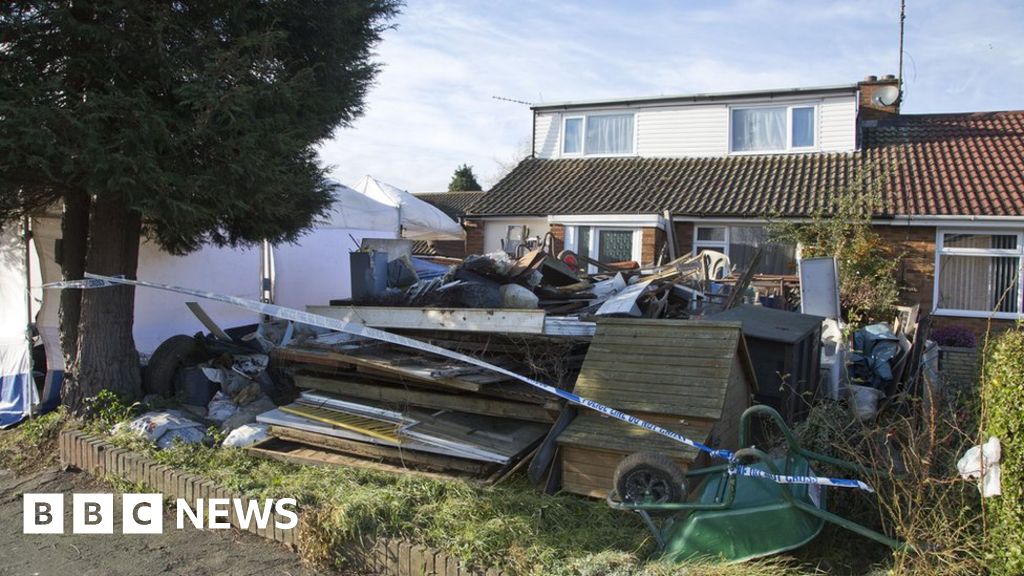 Woman's body under rubble for 12 years - BBC News