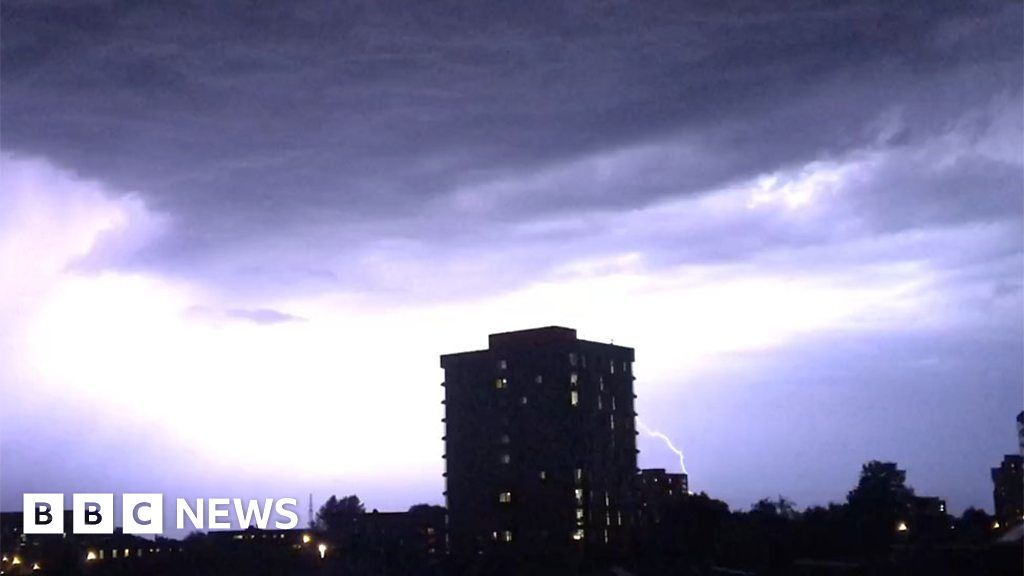 Lightning strikes amid Manchester storms - BBC News