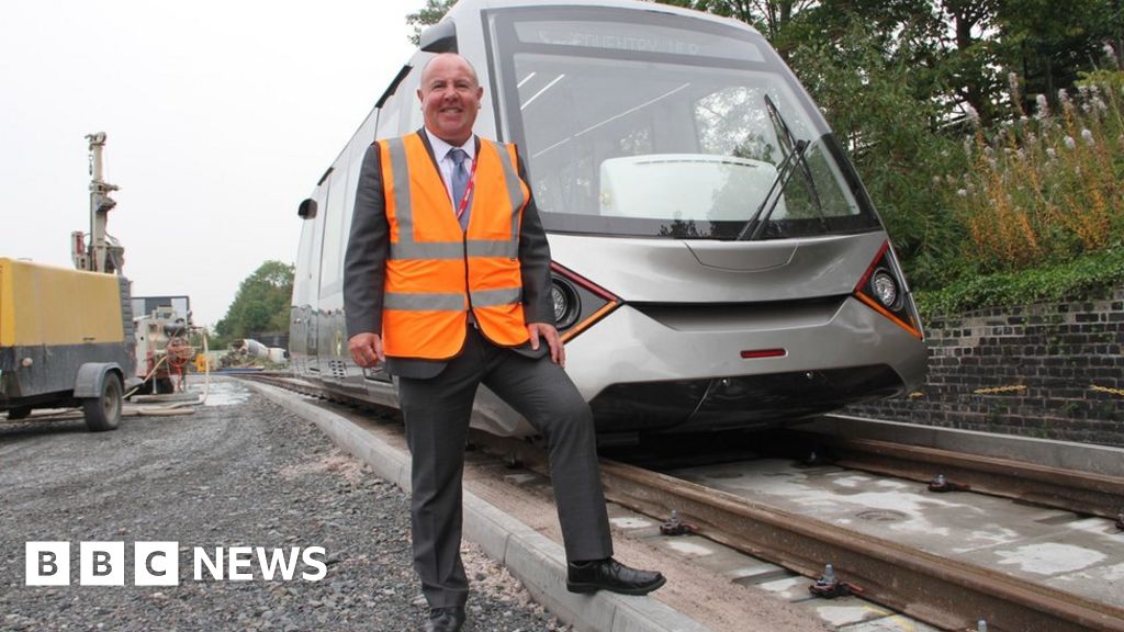 Coventry's Very Light Rail tested for first time - BBC News