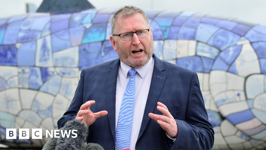 Doug Beattie: UUP leader welcomes 'disillusioned' DUP members - BBC News