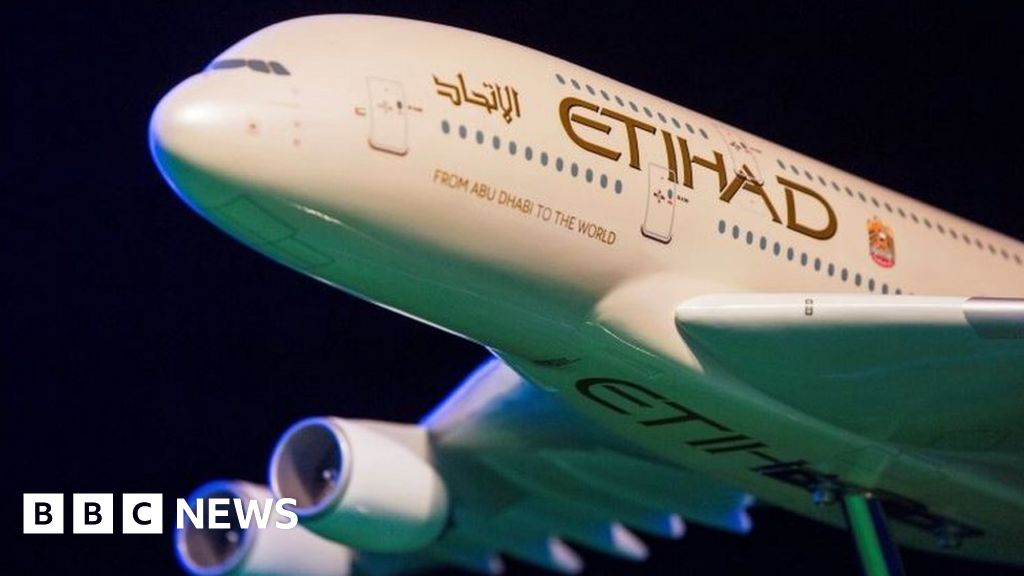 Etihad passenger jet returns to Manchester Airport after mid-air ...