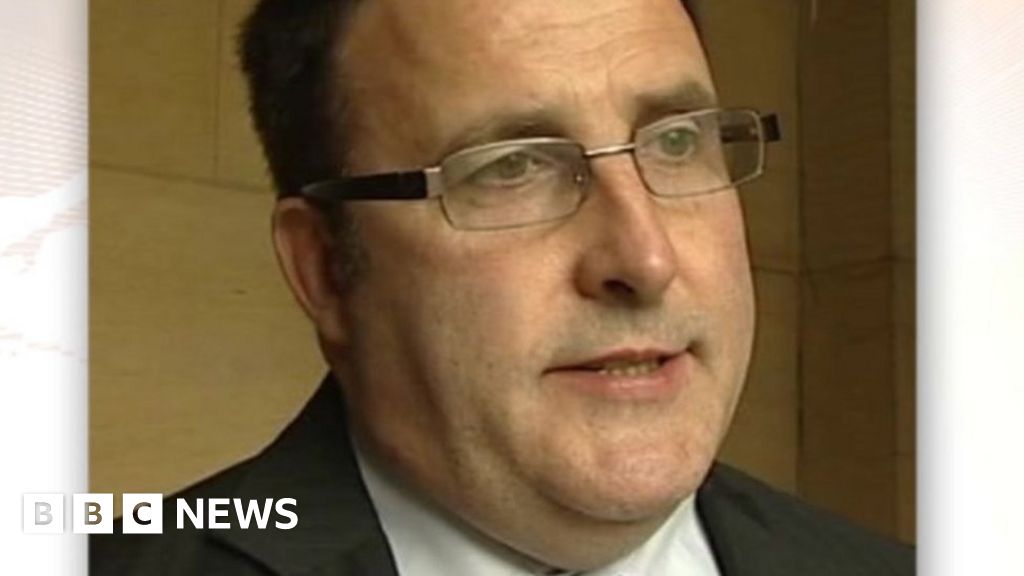 Hull councillor Steven Bayes charged over indecent images - BBC News