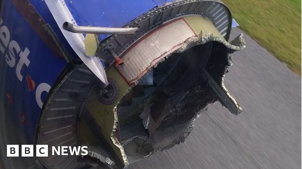 Passengers post pictures of plane's engine 'blown apart' - BBC News