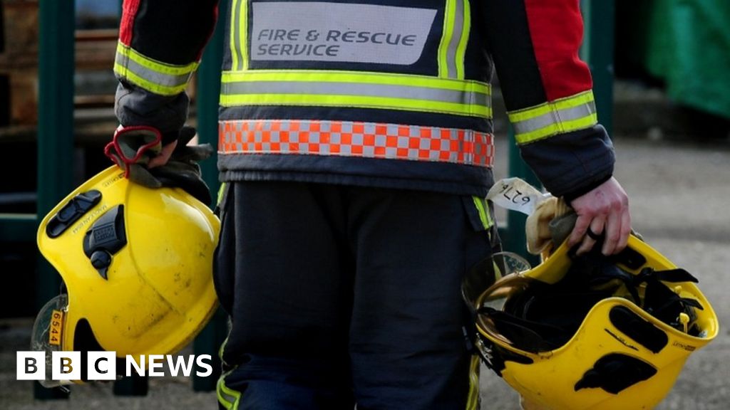 Fire chiefs could run English police forces under plans - BBC News