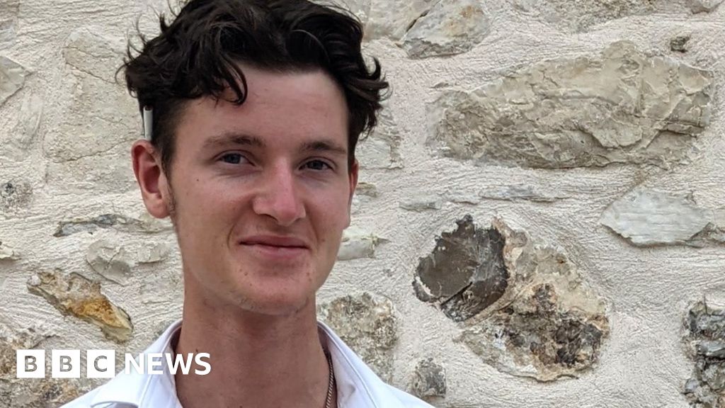 Bix crash: Men died in crash after driving at 'insane' speeds - BBC News