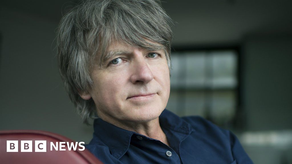 Neil Finn is recording an album live on Facebook - BBC News