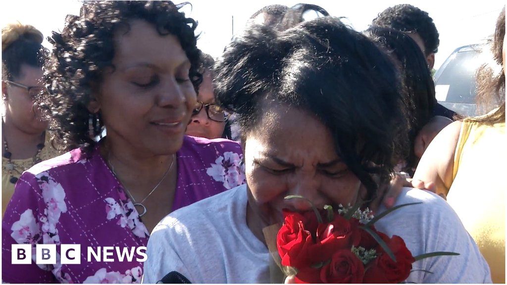 Alice Johnson thanks Trump for Kardashian-backed release - BBC News