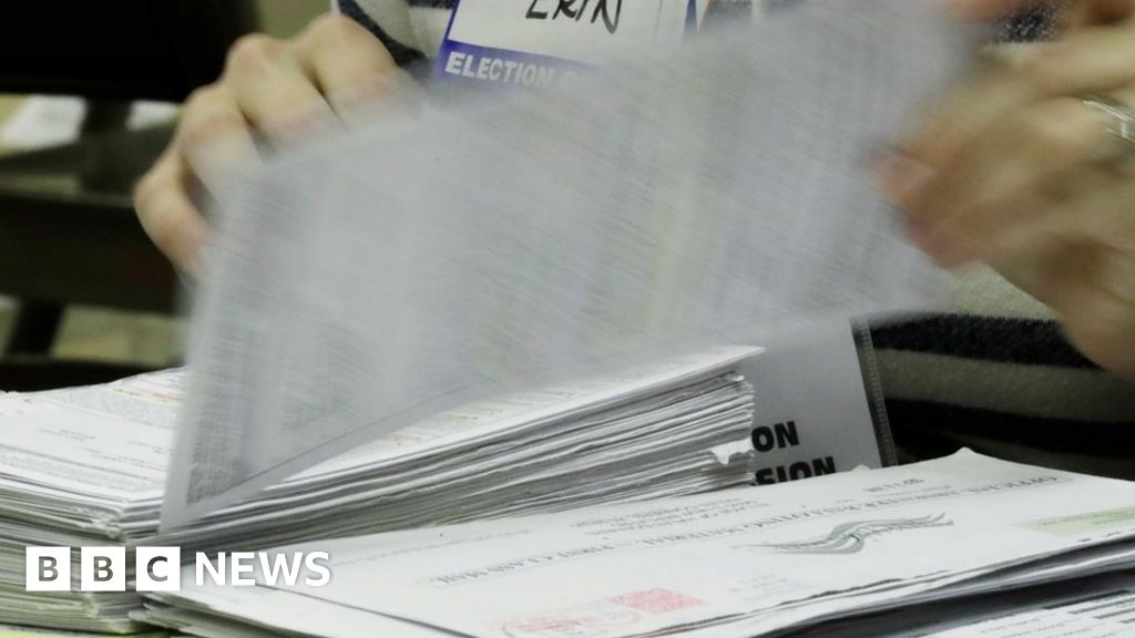 US election recount: Greens change tactics in Pennsylvania bid - BBC News