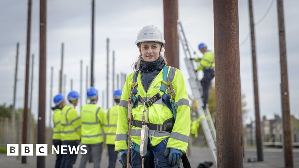 Recruitment drive for 200 trainee engineers - BBC News