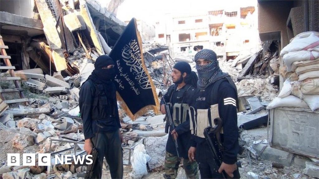 Syria war: Yarmouk camp evacuation 'on hold' - BBC News