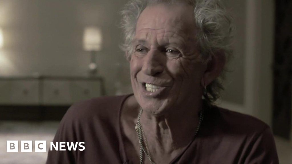 The Rolling Stones talk about bass player Darryl Jones - BBC News
