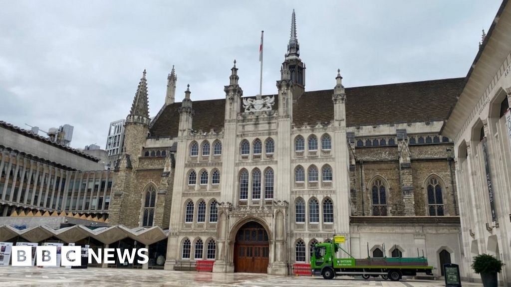 City of London statues with links to slave trade to remain