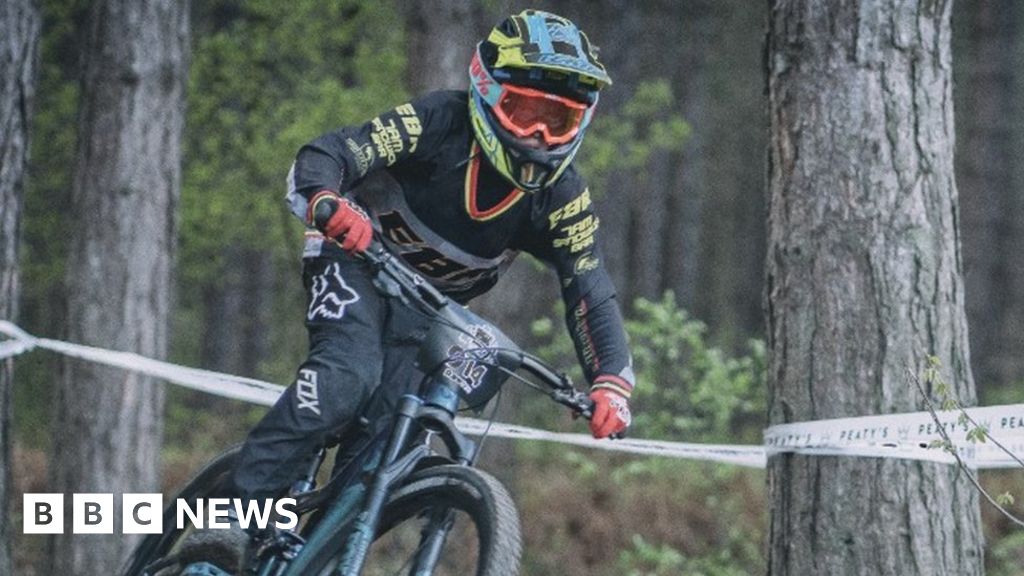 Peaty's Steel City Downhill returns to Sheffield post-lockdown - BBC News
