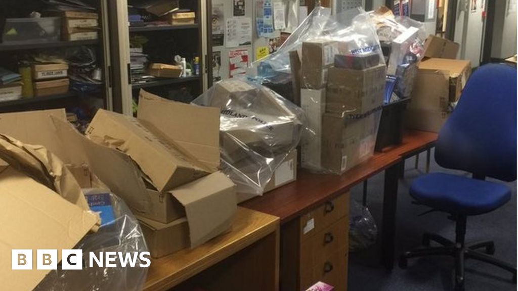 Five bailed after stolen Amazon parcels recovered in Birmingham - BBC News