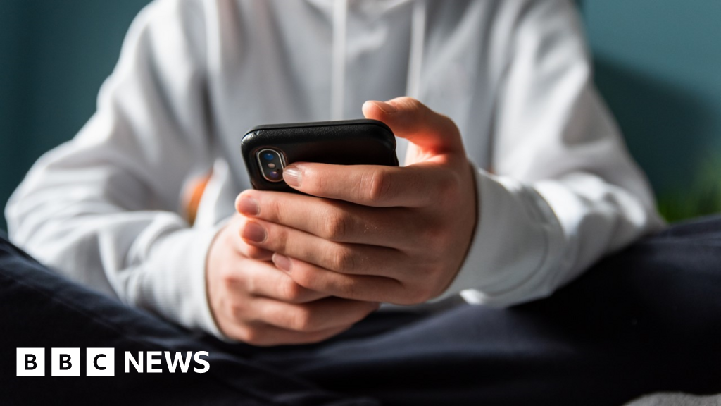 Met Police urges parents to check children's phones