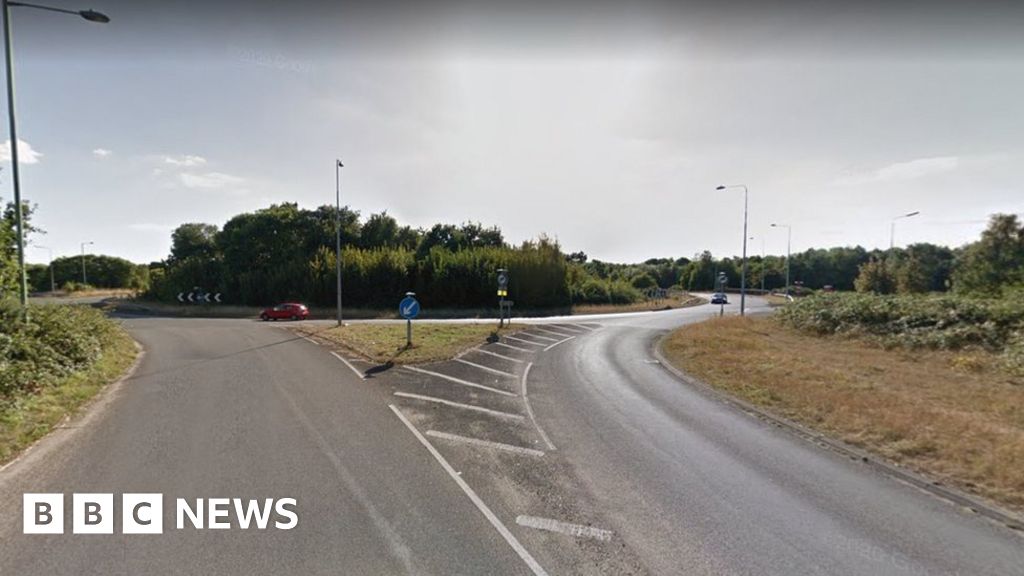 Cyclist dies after crash with lorry near Felixstowe
