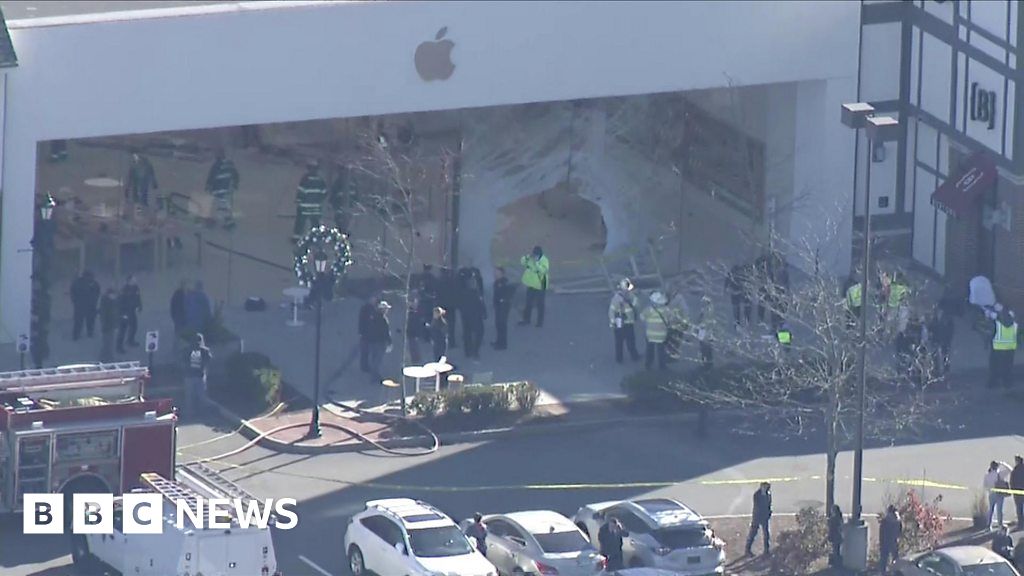 Apple Store Gaping Hole In Window After Car Crash In Massachusetts